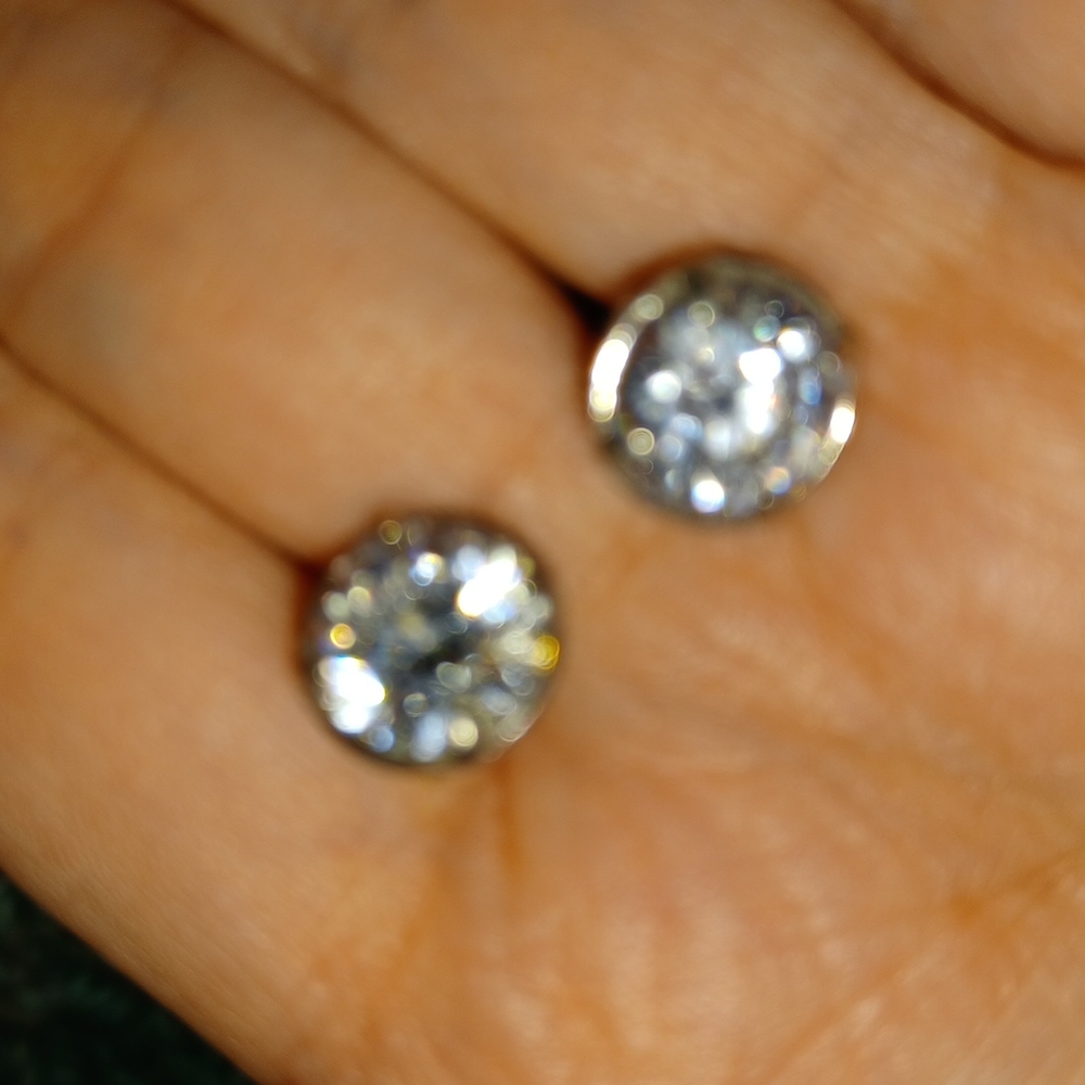 Jumbo Studs. - Gem